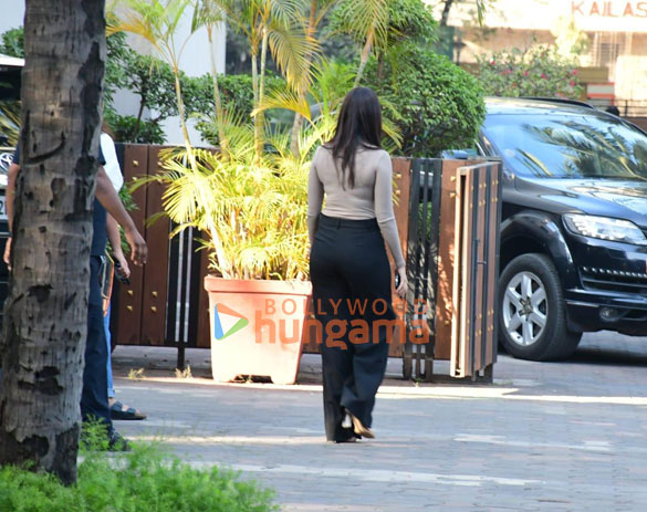 Photos Mrunal Thakur spotted at Yash Raj Studios in Andheri (2 ...