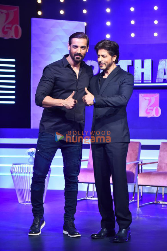 Photos Shah Rukh Khan, Deepika Padukone, John Abraham and the team attend the press conference ...