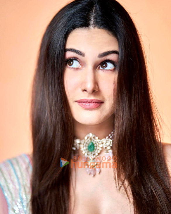 Amyra Dastur Photos, Images, HD Wallpapers, Amyra Dastur HD Images ...