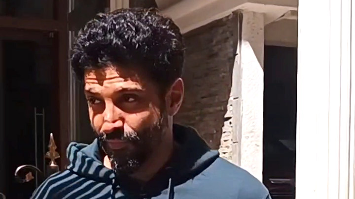 Farhan Akhtar Waves At Paps Sporting A Casual Look Bollywood Hungama