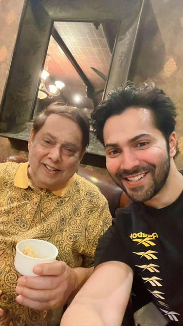 Varun Dhawan cooks halwa for his dad David Dhawan, watch his reaction ...