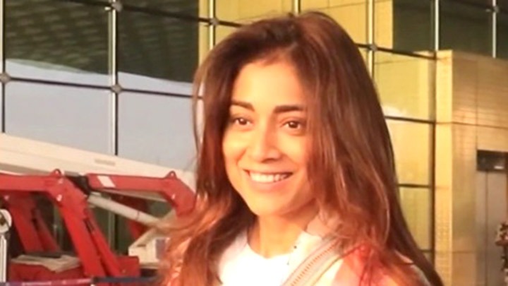Shriya Saran has the cutest smile ever! - Bollywood Hungama
