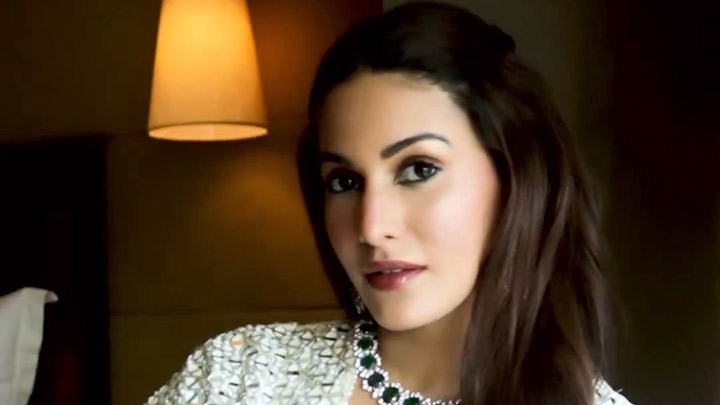 Amyra Dastur dazzles on the ramp at an event - Bollywood Hungama