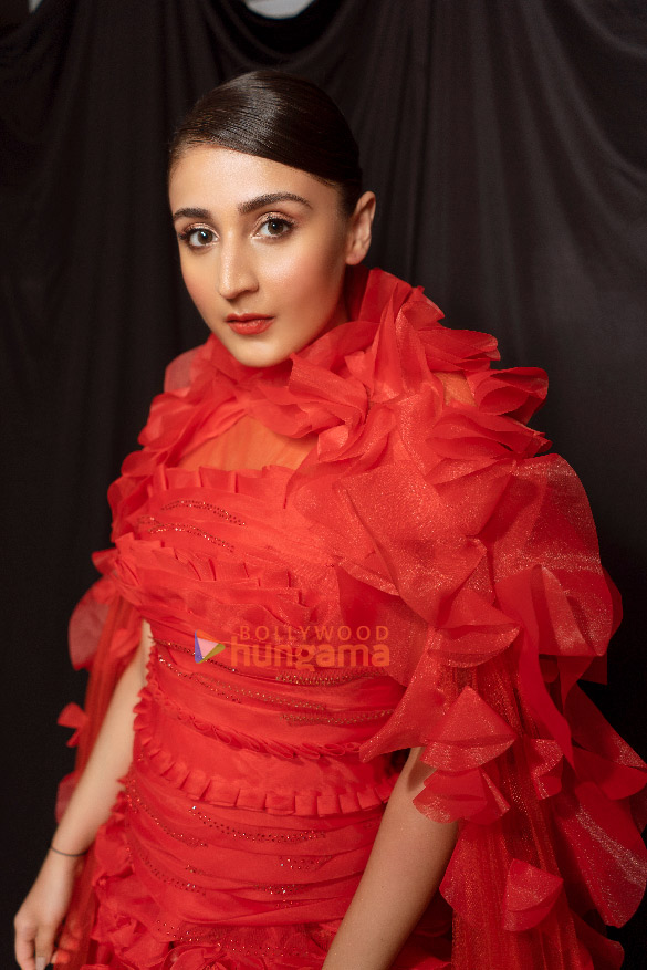 Dhvani Bhanushali Photos, Images, HD Wallpapers, Dhvani Bhanushali HD ...