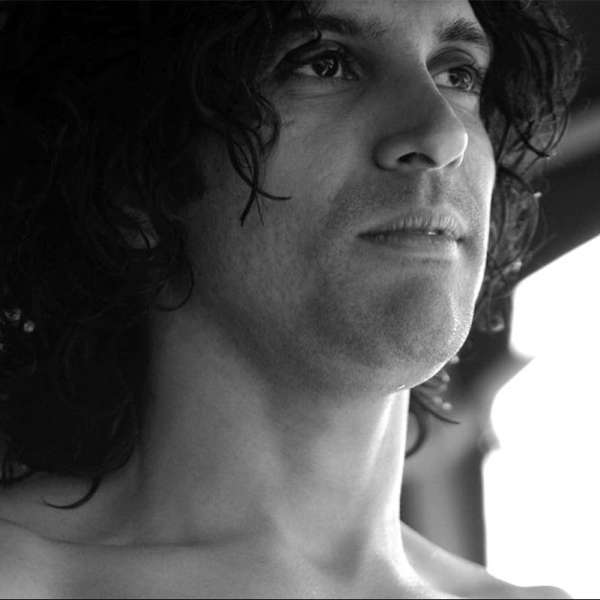 Farhan Akhtar shares a throwback picture from the sets of Rock On ... Farhan Akhtar shares a throwback picture from the sets of Rock On ...
