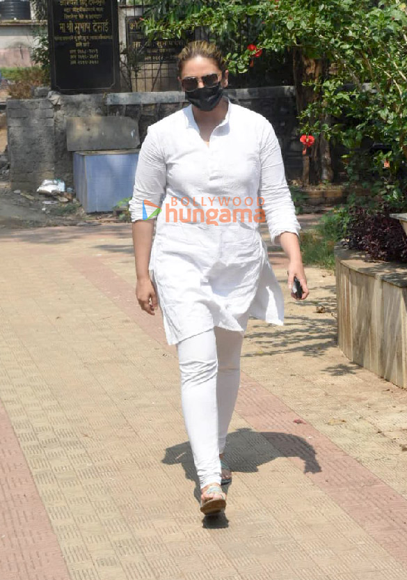 Photos Celebs attend Mukesh Chhabra’s mother funeral (4) | Huma Qureshi ...