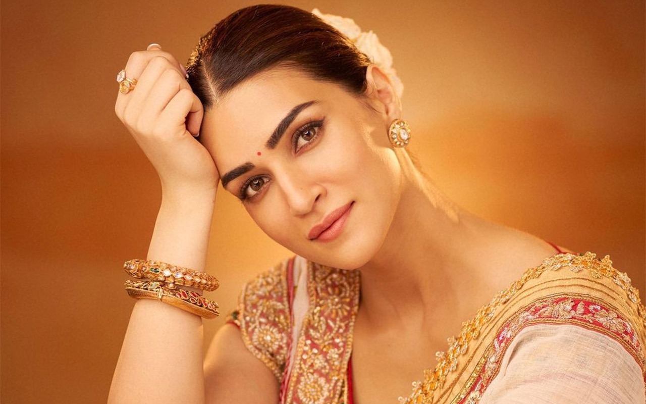 Kriti Sanon shares a beautiful BTS video from the trailer launch of her upcoming Adipurush ...