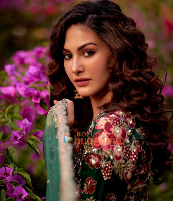 Amyra Dastur Photos, Images, HD Wallpapers, Amyra Dastur HD Images ...