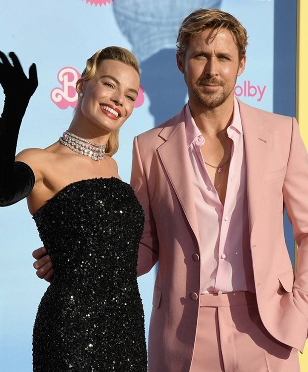 Barbie: Margot Robbie channels 1960′s Solo in the Spotlight doll in Schiaparelli for the LA ...