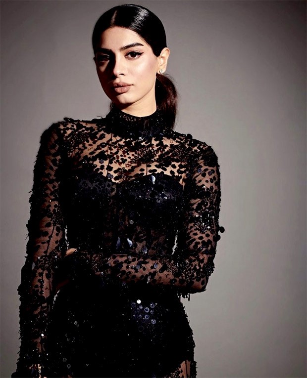 Khushi Kapoor made a bold fashion statement as she adorned a stunning ...