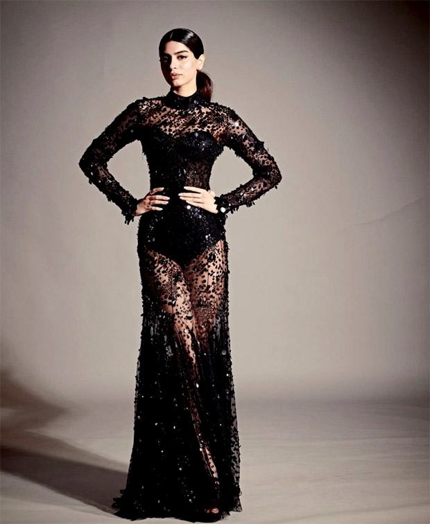 Khushi Kapoor made a bold fashion statement as she adorned a stunning ...