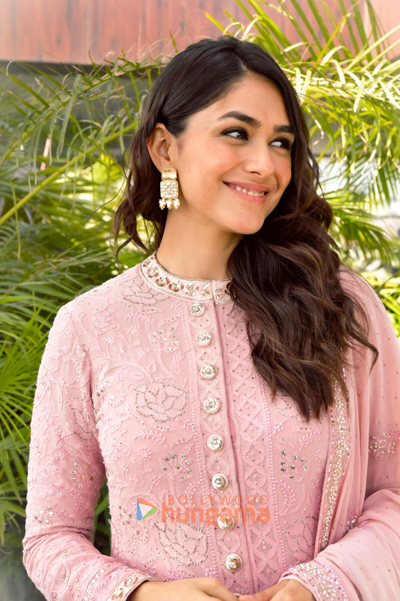 Mrunal Thakur Photos, Images, HD Wallpapers, Mrunal Thakur HD Images ...