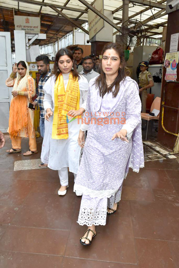 Photos Bhumi Pednekar and Samiksha Pednekar visit Siddhivinayak Temple ...
