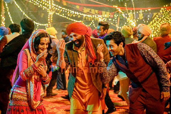 Gadar 2 Movie Stills - Bollywood Hungama