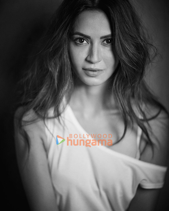 Kriti Kharbanda Photos, Images, HD Wallpapers, Kriti Kharbanda HD ...