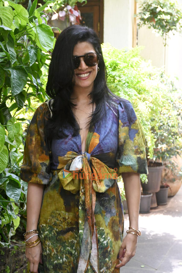 Photos: Nimrat Kaur snapped outside a salon | Parties & Events ...