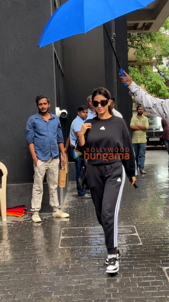 Photos Nora Fatehi snapped at the Excel Entertainment office (2) | Nora ...