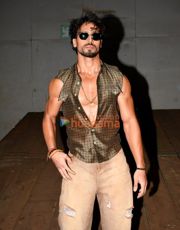 Photos Tiger Shroff and Kriti Sanon snapped promoting Ganapath – A Hero ...