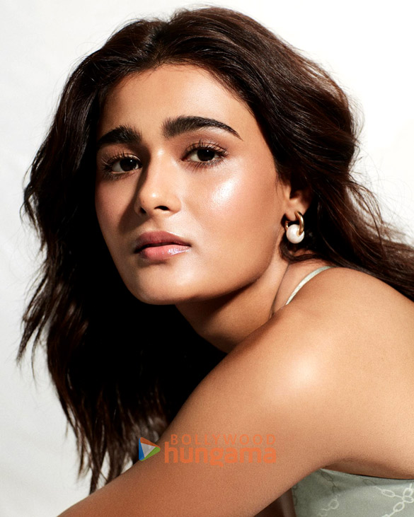 Shalini Pandey Photos, Images, HD Wallpapers, Shalini Pandey HD Images ...