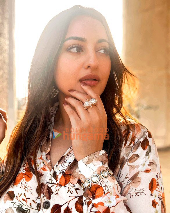 Sonakshi Sinha Photos, Images, HD Wallpapers, Sonakshi Sinha HD Images ...