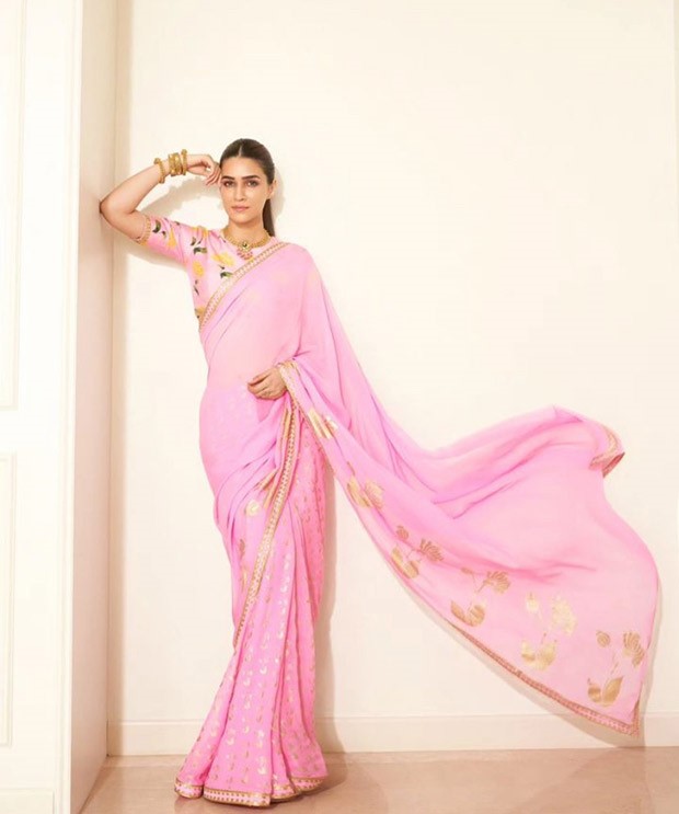 Kriti Sanon embodies the spirit of Navratri in stunning pink saree by Masaba Gupta worth Rs.18K ...