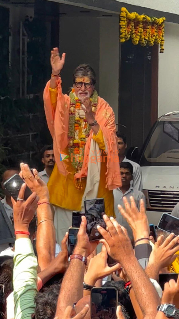 Photos Amitabh Bachchan greets his fans on his 81st birthday outside ...