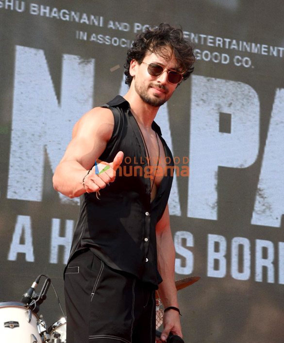 Photos Tiger Shroff and Kriti Sanon snapped during Ganapath – A Hero Is ...