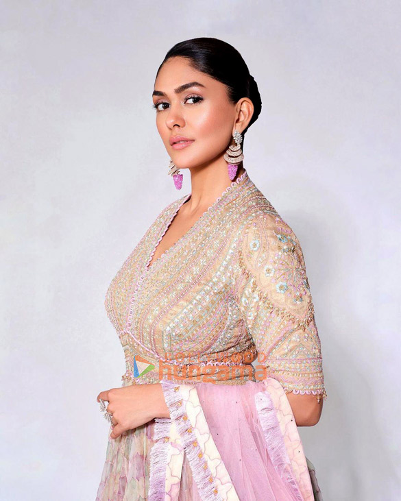 Mrunal Thakur Photos, Images, HD Wallpapers, Mrunal Thakur HD Images ...