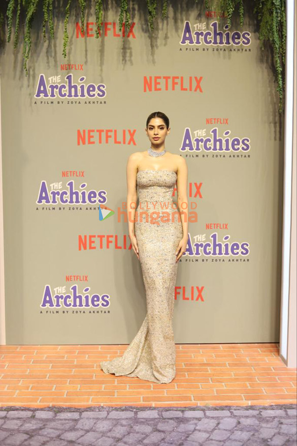Photos Celebs grace the premiere of The Archies 777 (40) | Khushi ...