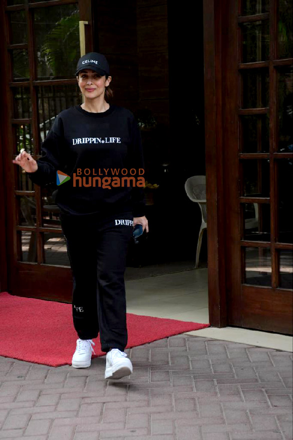 Photos Malaika Arora spotted outside building in Khar (5) | Malaika ...