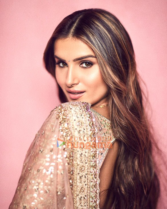 Tara Sutaria Photos, Images, HD Wallpapers, Tara Sutaria HD Images ...