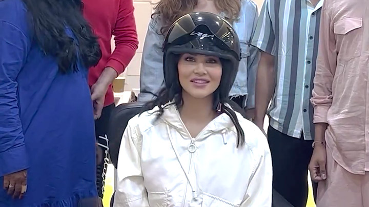 Sunny Leone has the goofiest team members ever! - Bollywood Hungama