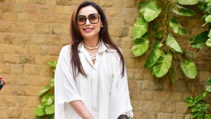 Paps sing Happy Birthday song as Rani Mukerji celebrates it cutting ...