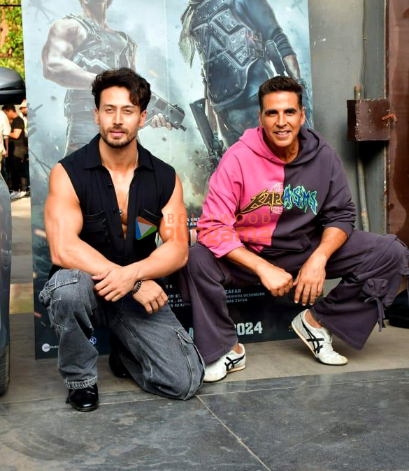 Photos Akshay Kumar and Tiger Shroff snapped promoting their film Bade ...