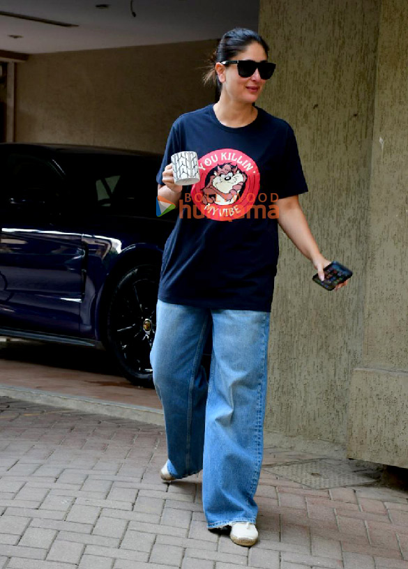Photos Kareena Kapoor Khan snapped outside her residence in Bandra (5 ...