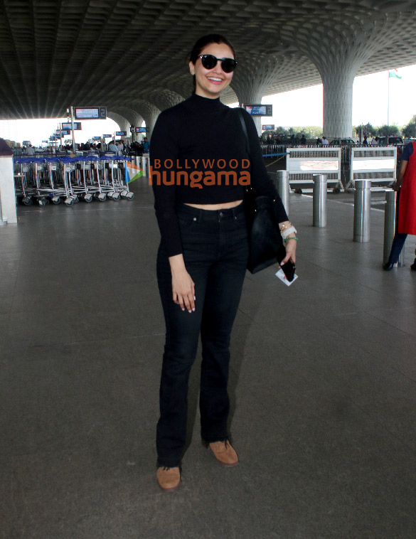 Photos Sunny Leone, Daisy Shah and others snapped at the airport (5 ...