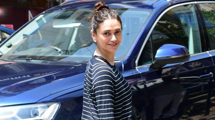 Aditi Rao Hydari gets clicked by paps as she steps out in the city ...