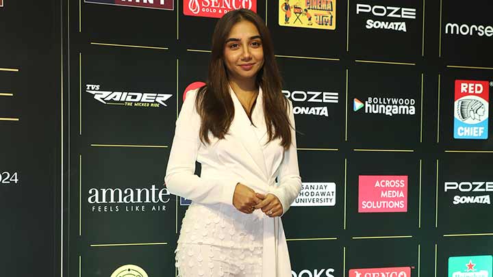 BH Style Icons 2024 Awards: Prajakta Koli poses for paps - Bollywood ...