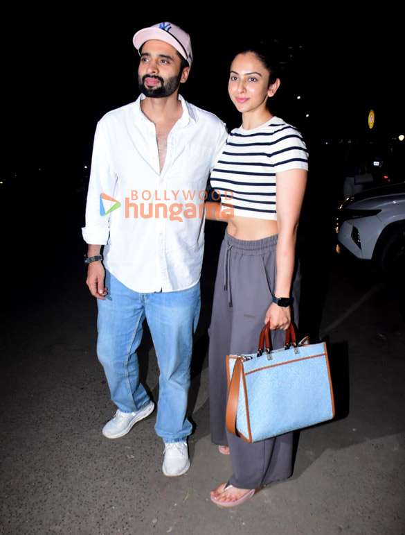 Photos: Rakul Preet Singh and Jackky Bhagnani snapped in Bandra | Parties & Events - Bollywood ...