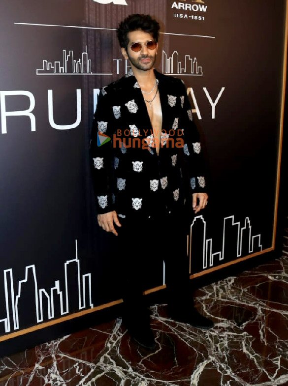 Photos Hrithik Roshan, Neha Sharma, Aisha Sharma and others snapped at an event hosted by GQ and ...