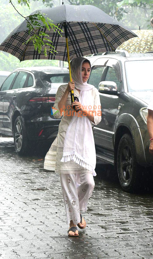 Photos Celebs attend Krishan Kumar’s daughter Tishaa Kumar’s funeral in ...