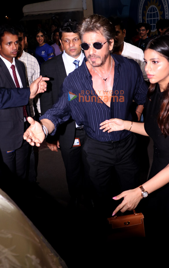 Photos: Shah Rukh Khan, Suhana Khan, Karan Johar and others snapped attending the Dhirubhai ...