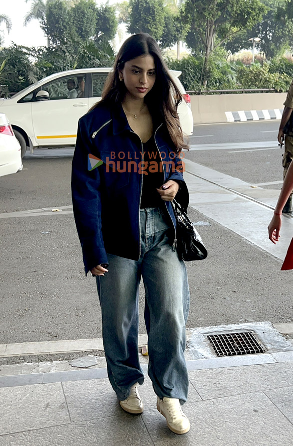 Photos Kartik Aaryan, Suhana Khan and Sonu Nigam snapped at the airport ... Photos Kartik Aaryan, Suhana Khan and Sonu Nigam snapped at the airport ...