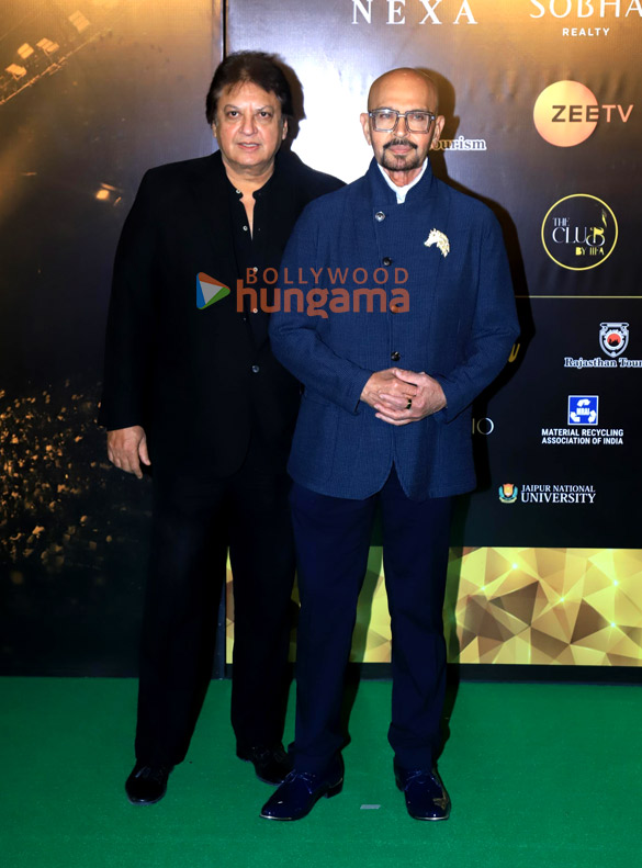 Photos Shah Rukh Khan, Katrina Kaif, Kareena Kapoor Khan, Kriti Sanon and others grace the red ...