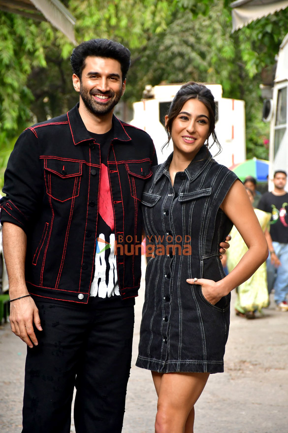 Photos Aditya Roy Kapur and Sara Ali Khan snapped promoting their film ...