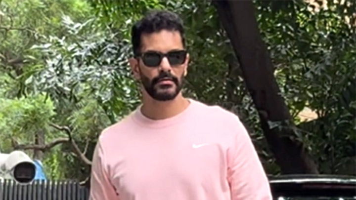 How cute! Angad Bedi in a pink gym fit - Bollywood Hungama