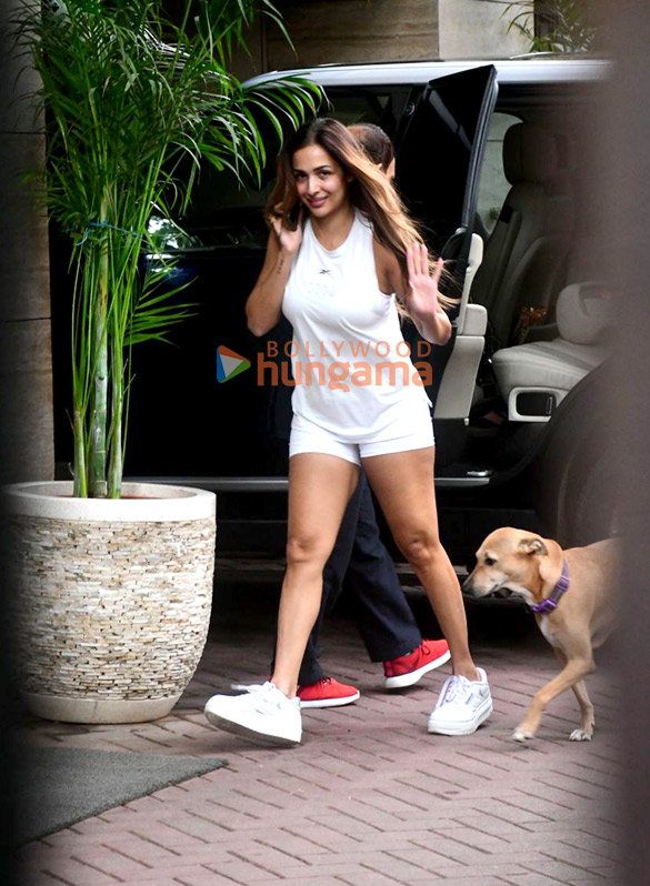 Photos Malaika Arora snapped outside her residence in Khar (3 ...