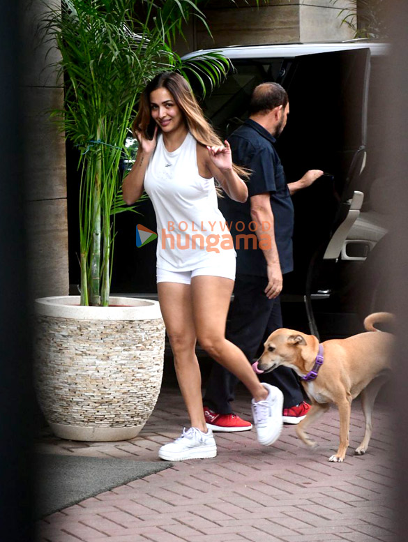 Photos Malaika Arora snapped outside her residence in Khar (3 ...