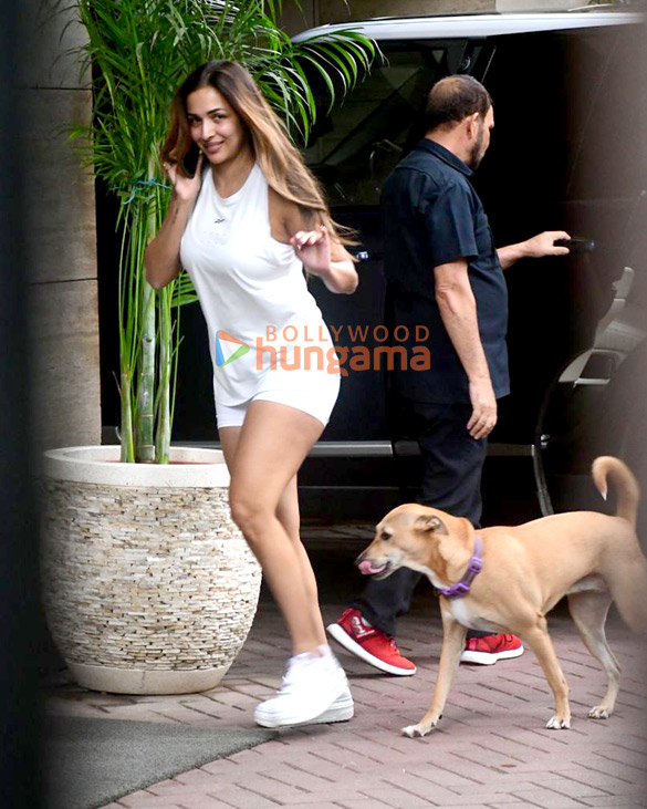 Photos Malaika Arora snapped outside her residence in Khar (3 ...