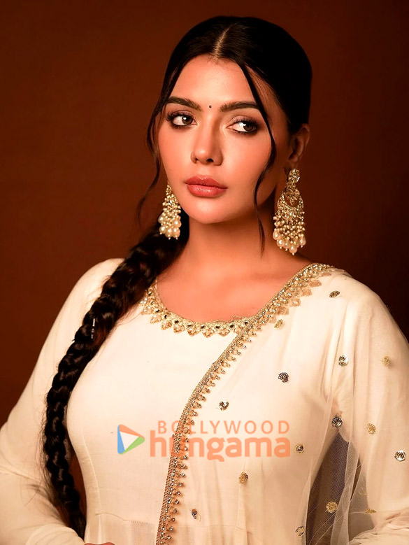 Ruhi Singh Photos, Images, HD Wallpapers, Ruhi Singh HD Images, Photos ...